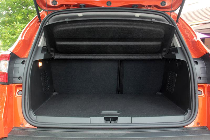 Long-term rental of Compact SUV with buy-back option, Europe